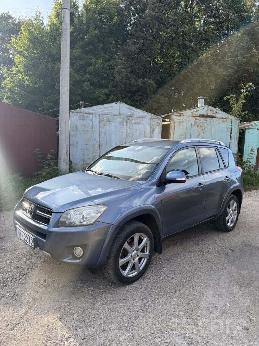 Blue Toyota RAV4 2009 in Riga, with an engine capacity of 2.20 L and mileage of 170 thousand km for 5499 €, photo 3 on AUTOMOTO.COM.LV