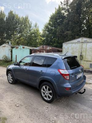 Blue Toyota RAV4 2009 in Riga, with an engine capacity of 2.20 L and mileage of 170 thousand km for 5499 €, photo 4 on AUTOMOTO.COM.LV