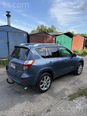 Blue Toyota RAV4 2009 in Riga, with an engine capacity of 2.20 L and mileage of 170 thousand km for 5499 €, photo 6 on AUTOMOTO.COM.LV