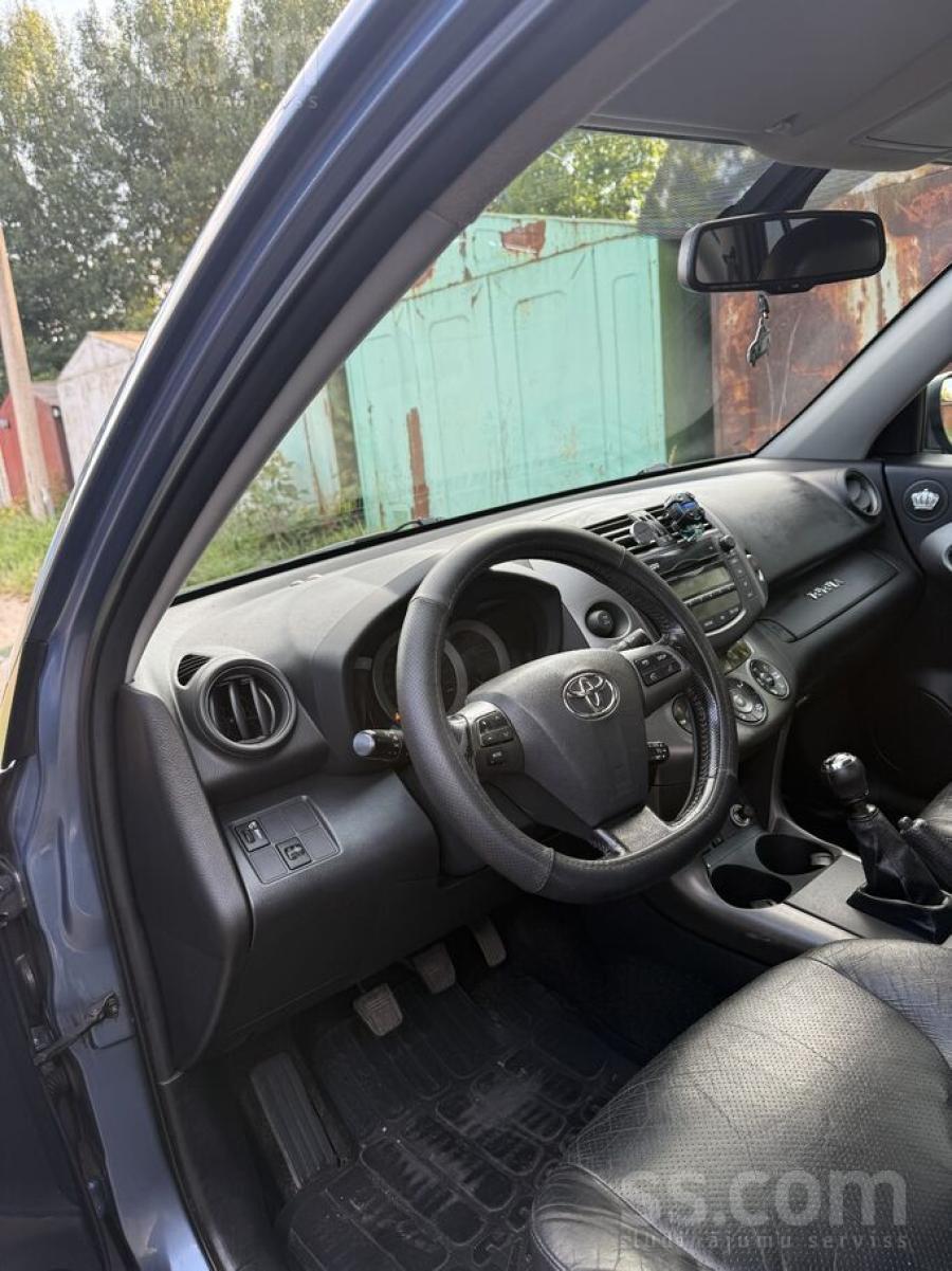 Blue Toyota RAV4 2009 in Riga, with an engine capacity of 2.20 L and mileage of 170 thousand km for 5499 €, photo 7 on AUTOMOTO.COM.LV