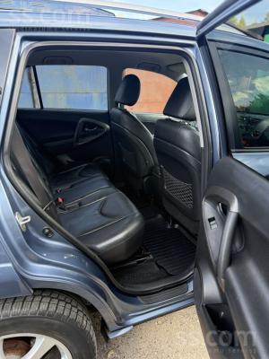 Blue Toyota RAV4 2009 in Riga, with an engine capacity of 2.20 L and mileage of 170 thousand km for 5499 €, photo 9 on AUTOMOTO.COM.LV