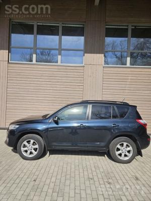 Zils Toyota RAV4 2010 Jelgava, ar dzinēja tilpumu 2.20 L un nobraukumu 229 tūkst. km par 5600 €, foto 7 vietnē AUTOMOTO.COM.LV