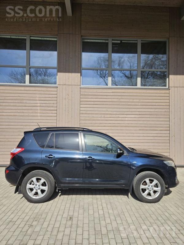 Zils Toyota RAV4 2010 Jelgava, ar dzinēja tilpumu 2.20 L un nobraukumu 229 tūkst. km par 5600 €, foto 7 vietnē AUTOMOTO.COM.LV