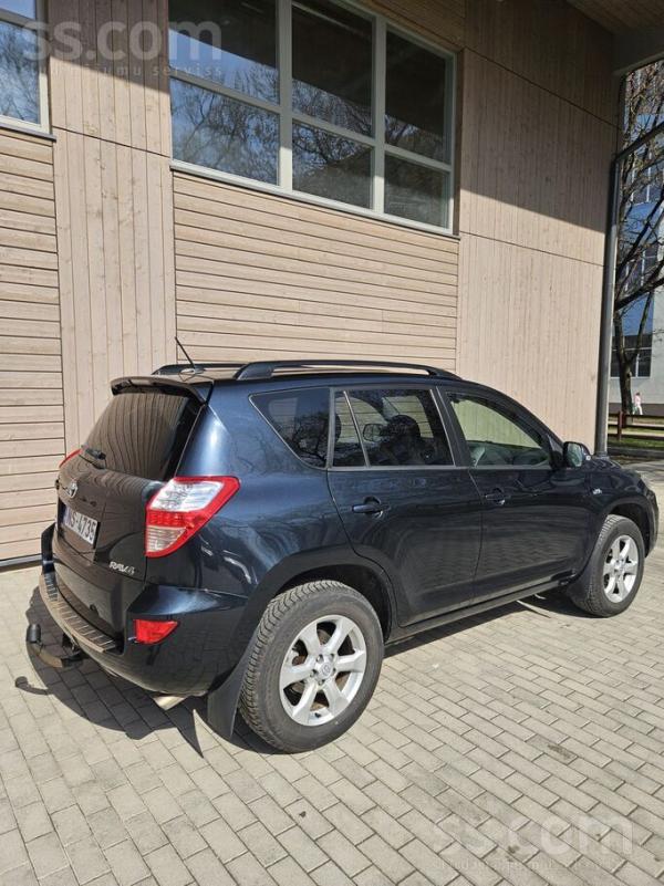 Zils Toyota RAV4 2010 Jelgava, ar dzinēja tilpumu 2.20 L un nobraukumu 229 tūkst. km par 5600 €, foto 9 vietnē AUTOMOTO.COM.LV