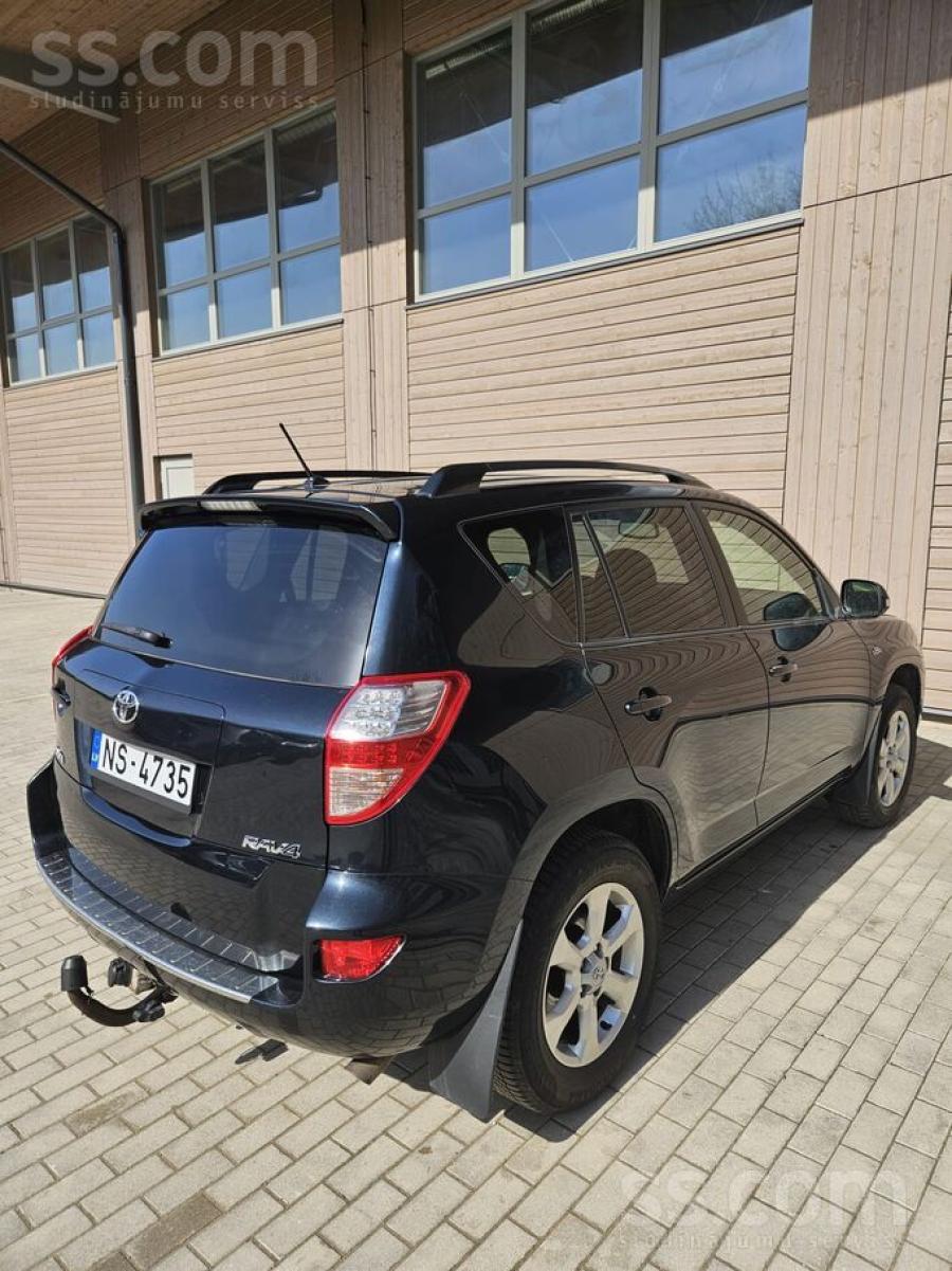 Zils Toyota RAV4 2010 Jelgava, ar dzinēja tilpumu 2.20 L un nobraukumu 229 tūkst. km par 5600 €, foto 12 vietnē AUTOMOTO.COM.LV