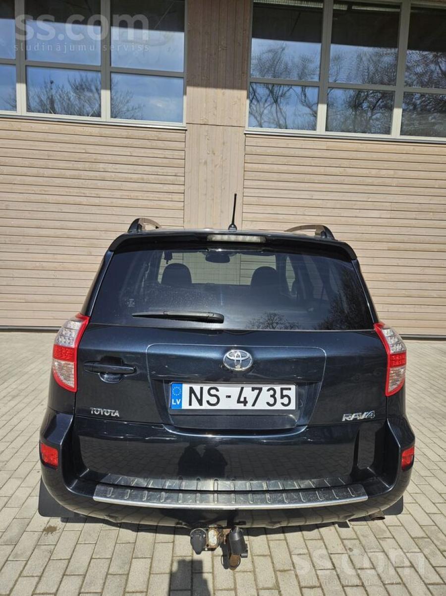 Zils Toyota RAV4 2010 Jelgava, ar dzinēja tilpumu 2.20 L un nobraukumu 229 tūkst. km par 5600 €, foto 13 vietnē AUTOMOTO.COM.LV