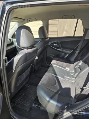 Zils Toyota RAV4 2010 Jelgava, ar dzinēja tilpumu 2.20 L un nobraukumu 229 tūkst. km par 5600 €, foto 18 vietnē AUTOMOTO.COM.LV