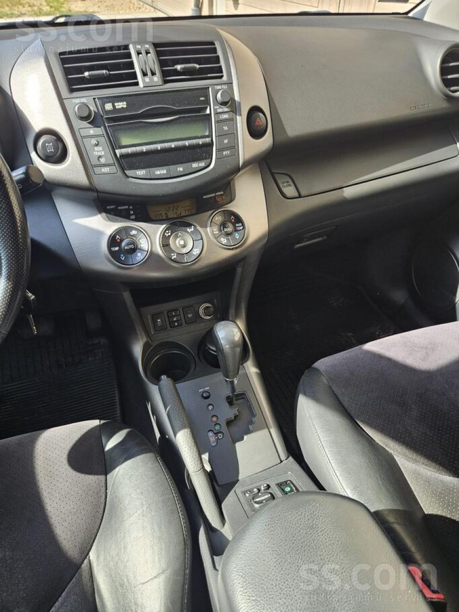 Zils Toyota RAV4 2010 Jelgava, ar dzinēja tilpumu 2.20 L un nobraukumu 229 tūkst. km par 5600 €, foto 21 vietnē AUTOMOTO.COM.LV
