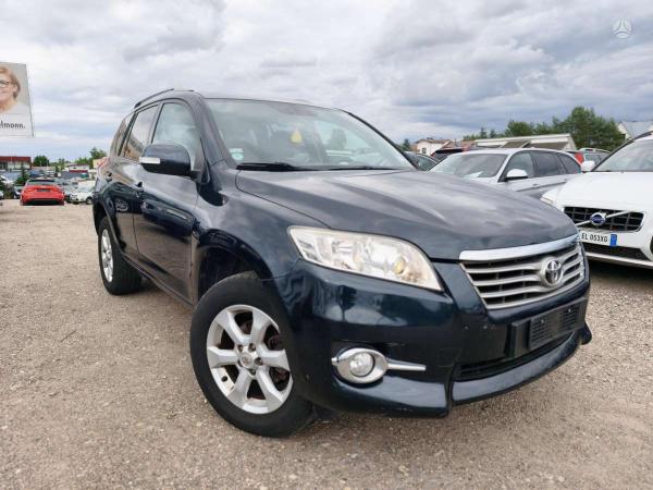 Blue Toyota RAV4 2010 in Utena, with an engine capacity of 2.23 L and mileage of 236 thousand km for 5500 €, photo 4 on AUTOMOTO.COM.LV