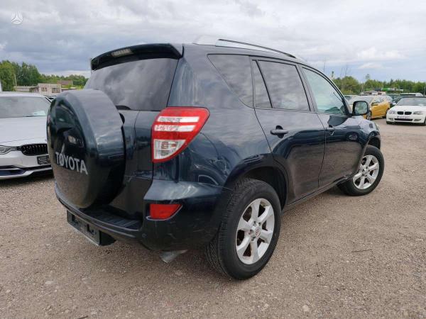 Blue Toyota RAV4 2010 in Utena, with an engine capacity of 2.23 L and mileage of 236 thousand km for 5500 €, photo 2 on AUTOMOTO.COM.LV