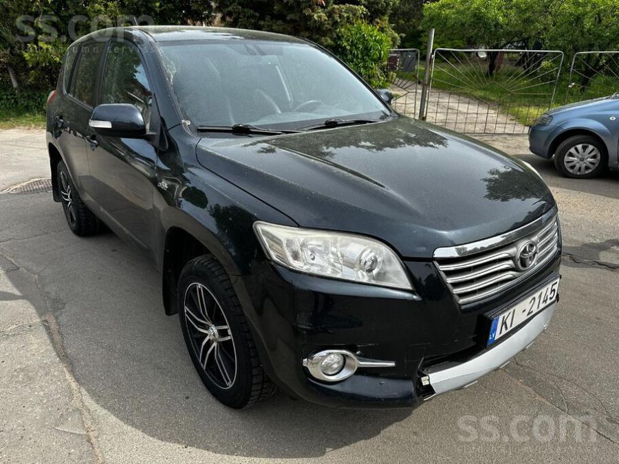 Zils Toyota RAV4 2010 Rīga, ar dzinēja tilpumu 2.20 L un nobraukumu 340 tūkst. km par 2500 €, foto 1 vietnē AUTOMOTO.COM.LV
