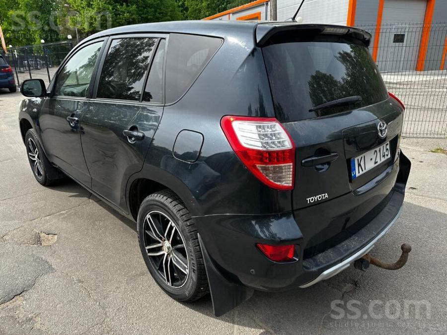 Zils Toyota RAV4 2010 Rīga, ar dzinēja tilpumu 2.20 L un nobraukumu 340 tūkst. km par 2500 €, foto 4 vietnē AUTOMOTO.COM.LV