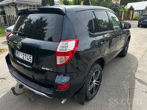 Zils Toyota RAV4 2010 Rīga, ar dzinēja tilpumu 2.20 L un nobraukumu 340 tūkst. km par 2500 €, foto 5 vietnē AUTOMOTO.COM.LV