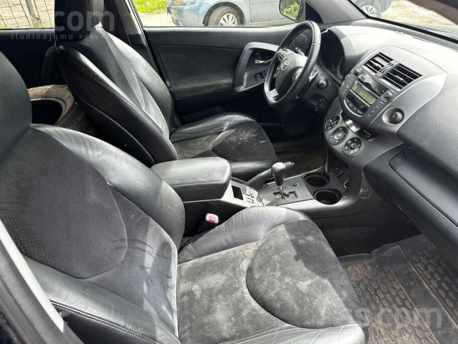 Zils Toyota RAV4 2010 Rīga, ar dzinēja tilpumu 2.20 L un nobraukumu 340 tūkst. km par 2500 €, foto 6 vietnē AUTOMOTO.COM.LV