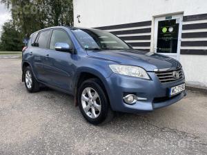 Blue Toyota RAV4 2010 in Riga, with an engine capacity of 2.20 L and mileage of 225 thousand km for 4190 €, photo 5 on AUTOMOTO.COM.LV