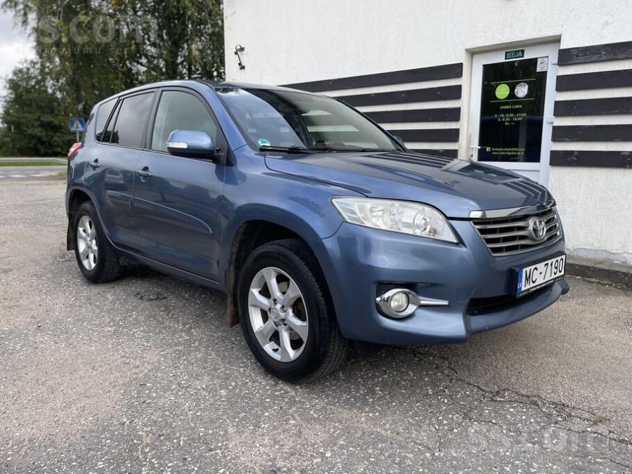 Blue Toyota RAV4 2010 in Riga, with an engine capacity of 2.20 L and mileage of 225 thousand km for 4190 €, photo 5 on AUTOMOTO.COM.LV