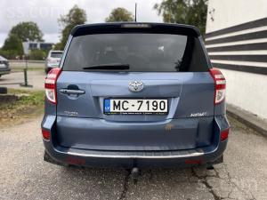 Blue Toyota RAV4 2010 in Riga, with an engine capacity of 2.20 L and mileage of 225 thousand km for 4190 €, photo 7 on AUTOMOTO.COM.LV