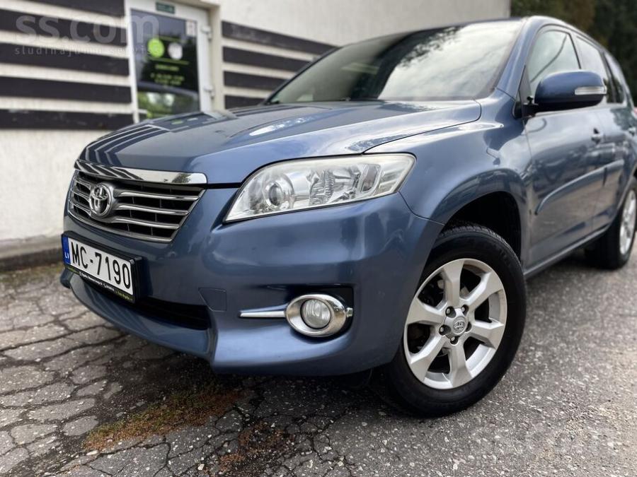 Blue Toyota RAV4 2010 in Riga, with an engine capacity of 2.20 L and mileage of 225 thousand km for 4190 €, photo 8 on AUTOMOTO.COM.LV