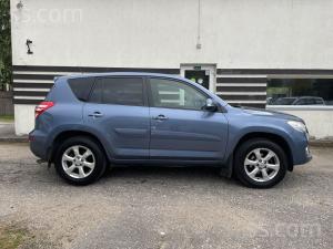 Blue Toyota RAV4 2010 in Riga, with an engine capacity of 2.20 L and mileage of 225 thousand km for 4190 €, photo 10 on AUTOMOTO.COM.LV