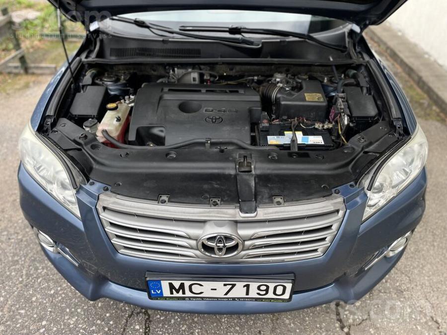 Blue Toyota RAV4 2010 in Riga, with an engine capacity of 2.20 L and mileage of 225 thousand km for 4190 €, photo 15 on AUTOMOTO.COM.LV