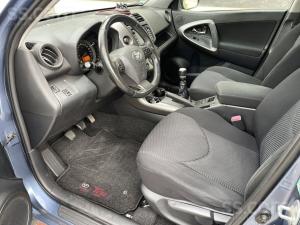 Blue Toyota RAV4 2010 in Riga, with an engine capacity of 2.20 L and mileage of 225 thousand km for 4190 €, photo 17 on AUTOMOTO.COM.LV