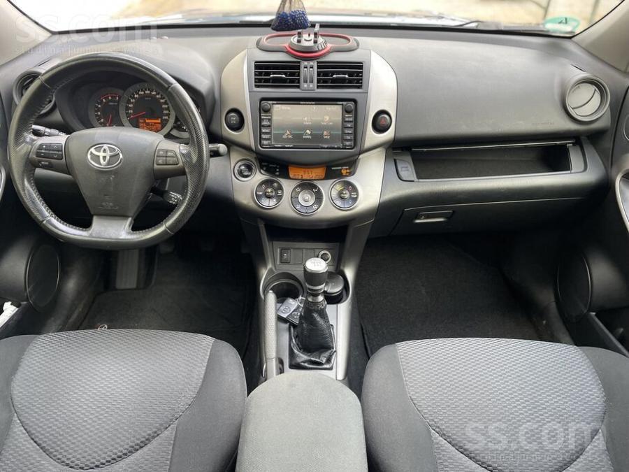 Blue Toyota RAV4 2010 in Riga, with an engine capacity of 2.20 L and mileage of 225 thousand km for 4190 €, photo 19 on AUTOMOTO.COM.LV