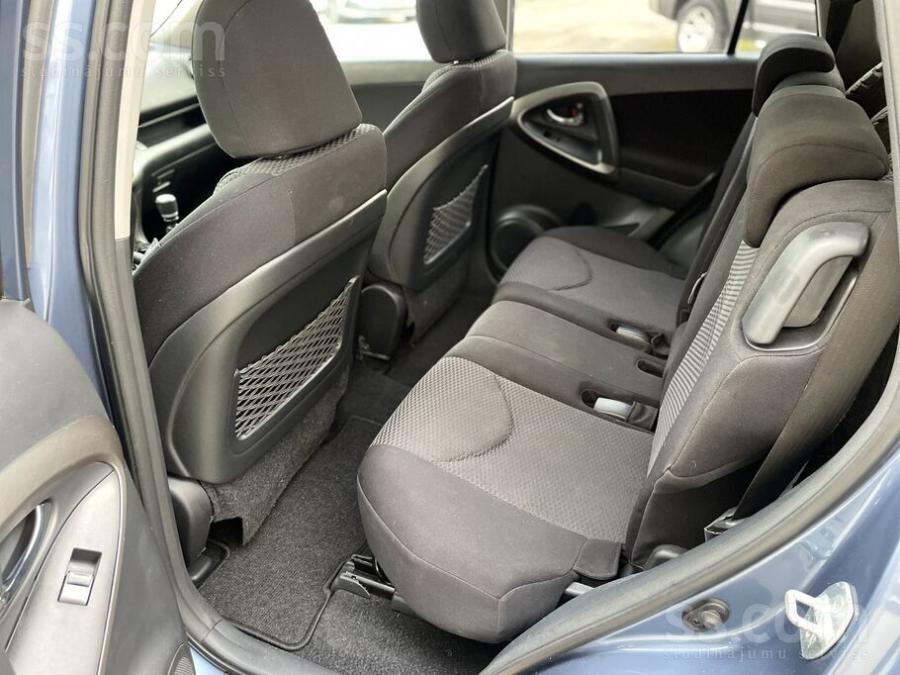 Blue Toyota RAV4 2010 in Riga, with an engine capacity of 2.20 L and mileage of 225 thousand km for 4190 €, photo 21 on AUTOMOTO.COM.LV