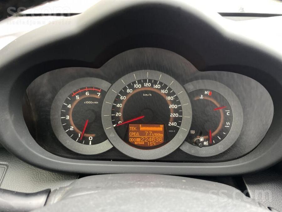 Blue Toyota RAV4 2010 in Riga, with an engine capacity of 2.20 L and mileage of 225 thousand km for 4190 €, photo 24 on AUTOMOTO.COM.LV