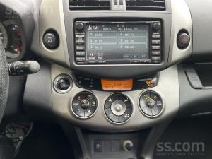 Blue Toyota RAV4 2010 in Riga, with an engine capacity of 2.20 L and mileage of 225 thousand km for 4190 €, photo 25 on AUTOMOTO.COM.LV
