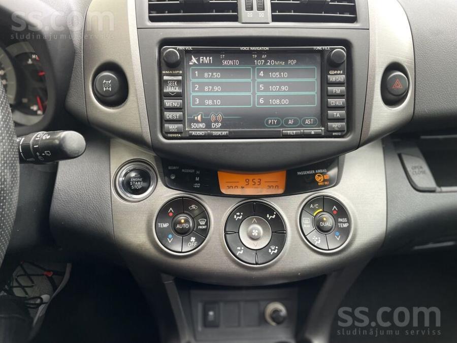 Blue Toyota RAV4 2010 in Riga, with an engine capacity of 2.20 L and mileage of 225 thousand km for 4190 €, photo 25 on AUTOMOTO.COM.LV