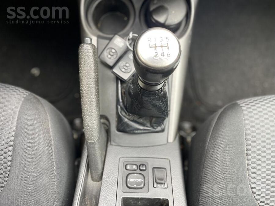 Blue Toyota RAV4 2010 in Riga, with an engine capacity of 2.20 L and mileage of 225 thousand km for 4190 €, photo 28 on AUTOMOTO.COM.LV