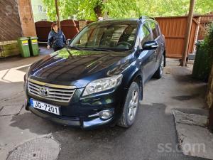Zils Toyota RAV4 2011 Rīga, ar dzinēja tilpumu 2.20 L un nobraukumu 92 tūkst. km par 7650 €, foto 1 vietnē AUTOMOTO.COM.LV