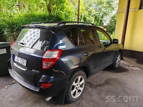 Zils Toyota RAV4 2011 Rīga, ar dzinēja tilpumu 2.20 L un nobraukumu 92 tūkst. km par 7650 €, foto 3 vietnē AUTOMOTO.COM.LV