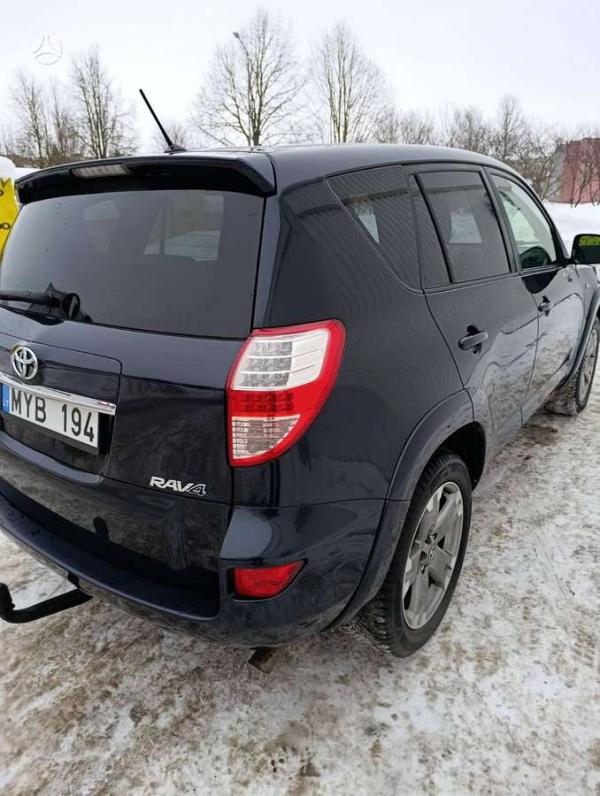 Zils Toyota RAV4 2011 Plungė, ar dzinēja tilpumu 2.23 L un nobraukumu 305 tūkst. km par 7300 €, foto 4 vietnē AUTOMOTO.COM.LV