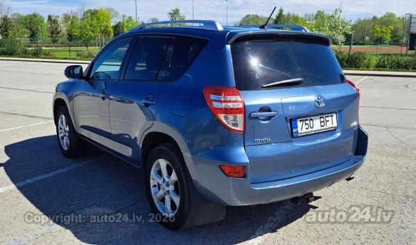 Zils Toyota RAV4 2011 Tallina, ar dzinēja tilpumu 2.00 L un nobraukumu 151 tūkst. km par 10490 €, foto 4 vietnē AUTOMOTO.COM.LV