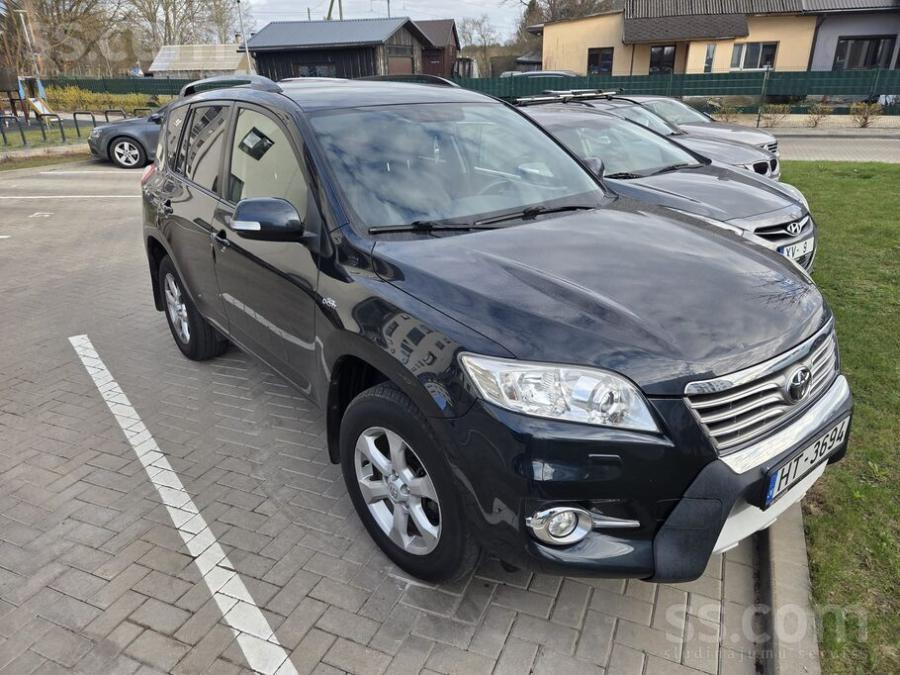 Zils Toyota RAV4 2011 Rīga, ar dzinēja tilpumu 2.20 L un nobraukumu 187 tūkst. km par 7700 €, foto 1 vietnē AUTOMOTO.COM.LV