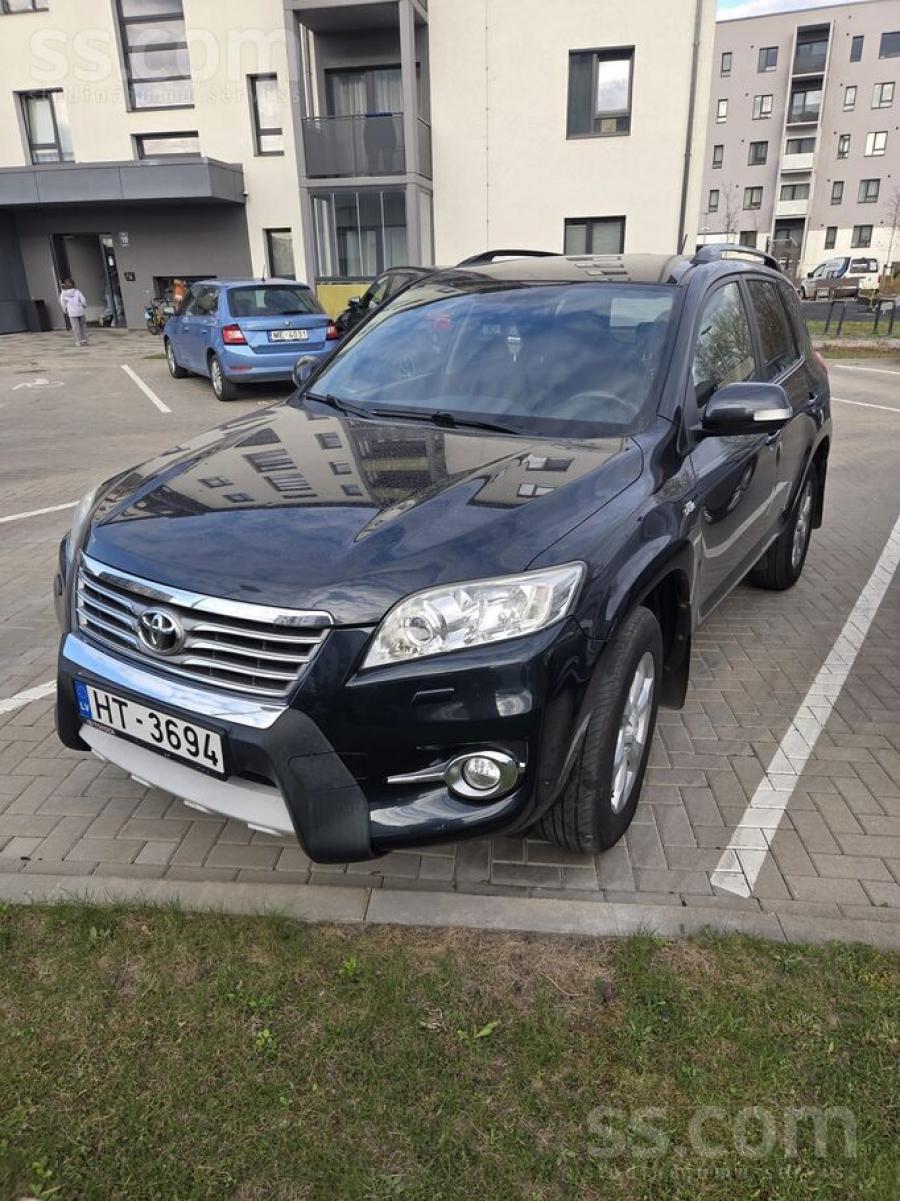 Zils Toyota RAV4 2011 Rīga, ar dzinēja tilpumu 2.20 L un nobraukumu 187 tūkst. km par 7700 €, foto 4 vietnē AUTOMOTO.COM.LV
