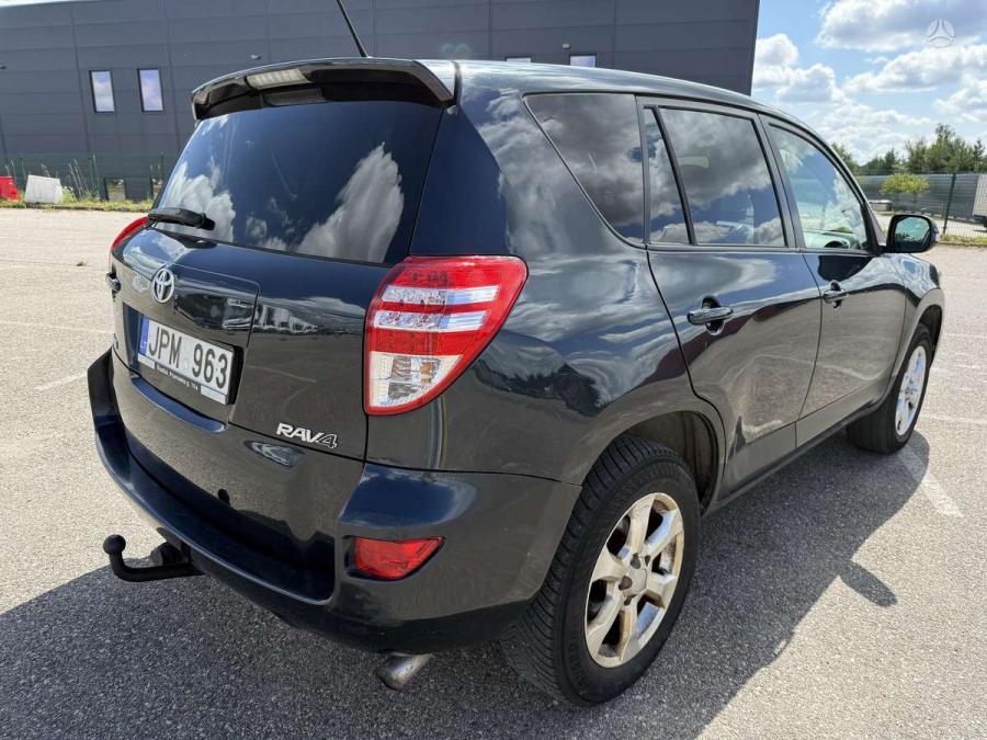Zils Toyota RAV4 2011 Viļņa, ar dzinēja tilpumu 2.23 L un nobraukumu 414 tūkst. km par 4499 €, foto 3 vietnē AUTOMOTO.COM.LV