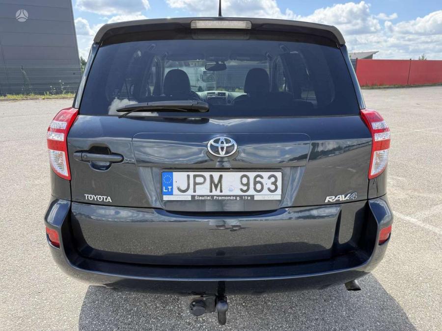 Zils Toyota RAV4 2011 Viļņa, ar dzinēja tilpumu 2.23 L un nobraukumu 414 tūkst. km par 4499 €, foto 4 vietnē AUTOMOTO.COM.LV