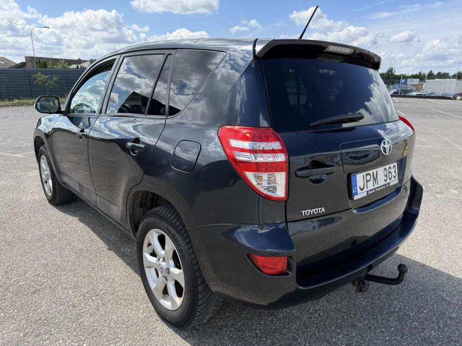 Zils Toyota RAV4 2011 Viļņa, ar dzinēja tilpumu 2.23 L un nobraukumu 414 tūkst. km par 4499 €, foto 5 vietnē AUTOMOTO.COM.LV