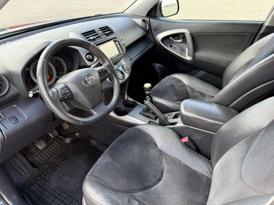 Zils Toyota RAV4 2011 Viļņa, ar dzinēja tilpumu 2.23 L un nobraukumu 414 tūkst. km par 4499 €, foto 8 vietnē AUTOMOTO.COM.LV