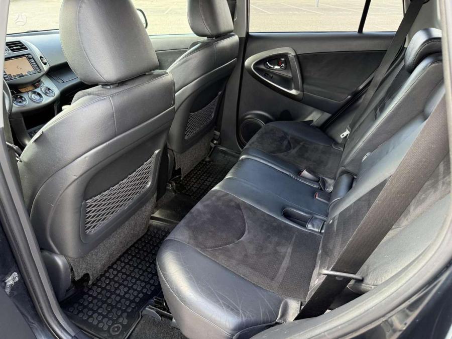 Zils Toyota RAV4 2011 Viļņa, ar dzinēja tilpumu 2.23 L un nobraukumu 414 tūkst. km par 4499 €, foto 12 vietnē AUTOMOTO.COM.LV