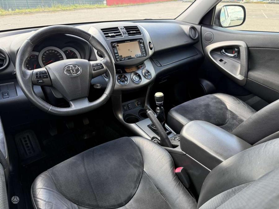 Zils Toyota RAV4 2011 Viļņa, ar dzinēja tilpumu 2.23 L un nobraukumu 414 tūkst. km par 4499 €, foto 13 vietnē AUTOMOTO.COM.LV