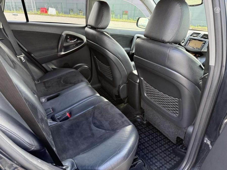 Zils Toyota RAV4 2011 Viļņa, ar dzinēja tilpumu 2.23 L un nobraukumu 414 tūkst. km par 4499 €, foto 16 vietnē AUTOMOTO.COM.LV