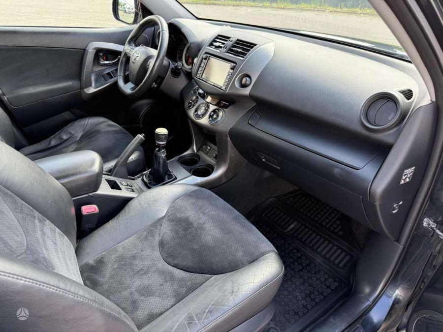 Zils Toyota RAV4 2011 Viļņa, ar dzinēja tilpumu 2.23 L un nobraukumu 414 tūkst. km par 4499 €, foto 18 vietnē AUTOMOTO.COM.LV