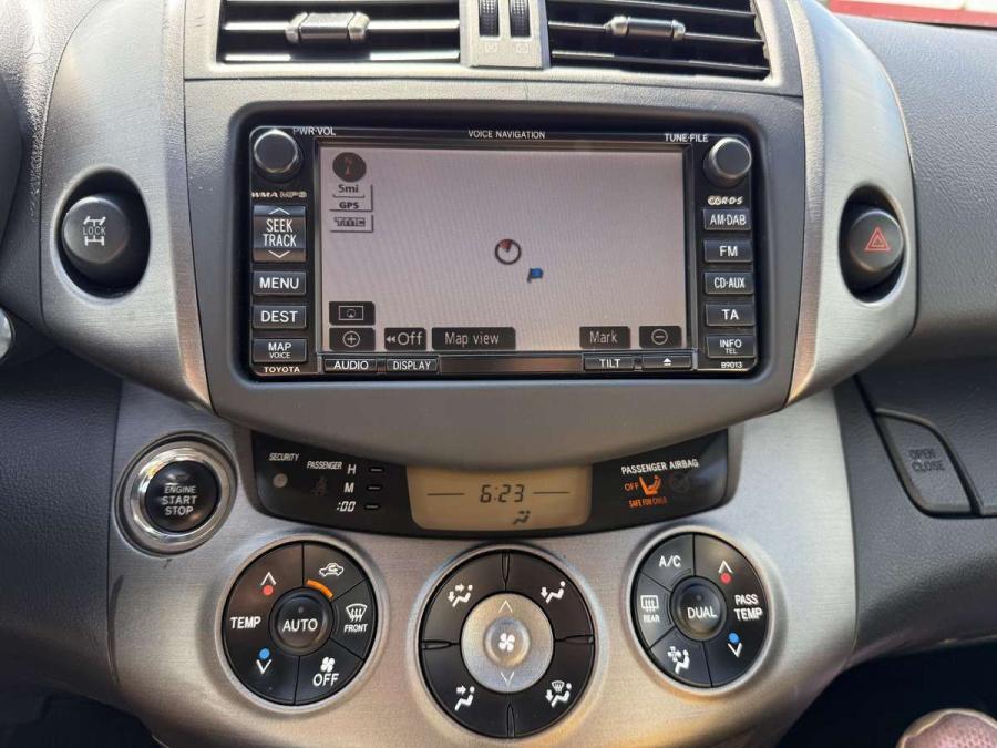 Zils Toyota RAV4 2011 Viļņa, ar dzinēja tilpumu 2.23 L un nobraukumu 414 tūkst. km par 4499 €, foto 23 vietnē AUTOMOTO.COM.LV