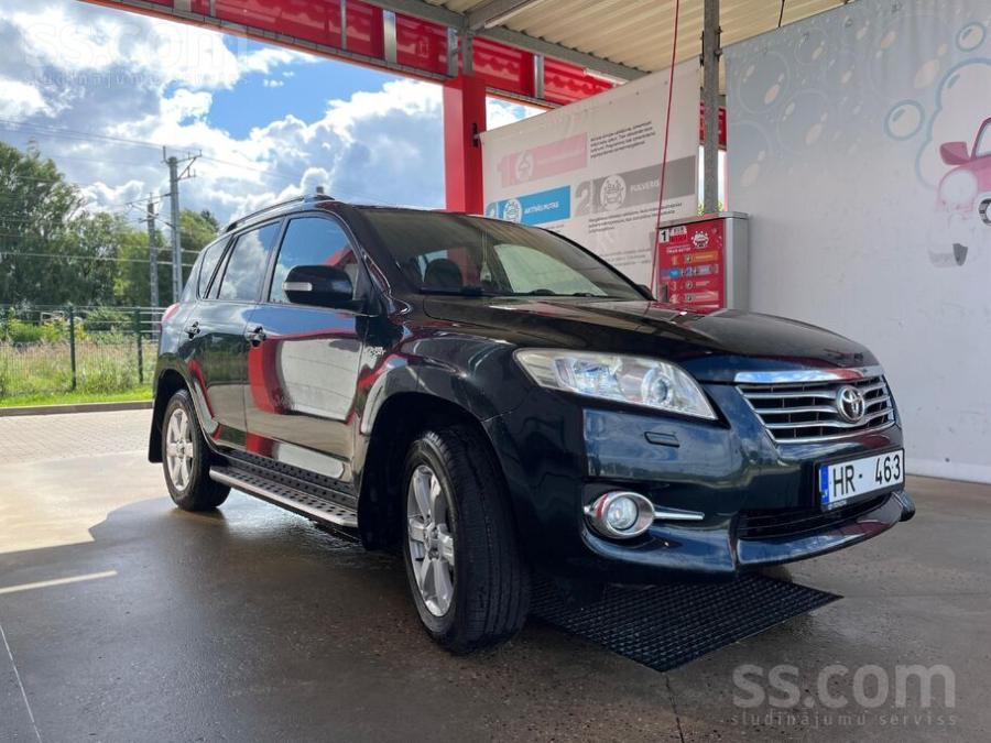 Blue Toyota RAV4 2011 in Riga, with an engine capacity of 2.20 L and mileage of 179 thousand km for 7300 €, photo 3 on AUTOMOTO.COM.LV