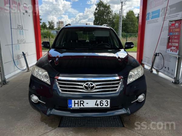 Blue Toyota RAV4 2011 in Riga, with an engine capacity of 2.20 L and mileage of 179 thousand km for 7150 €, photo 3 on AUTOMOTO.COM.LV