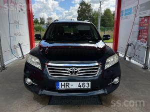 Blue Toyota RAV4 2011 in Riga, with an engine capacity of 2.20 L and mileage of 179 thousand km for 7300 €, photo 4 on AUTOMOTO.COM.LV