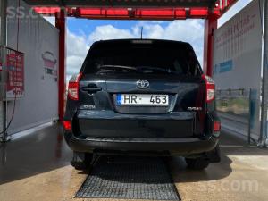 Blue Toyota RAV4 2011 in Riga, with an engine capacity of 2.20 L and mileage of 179 thousand km for 7300 €, photo 6 on AUTOMOTO.COM.LV